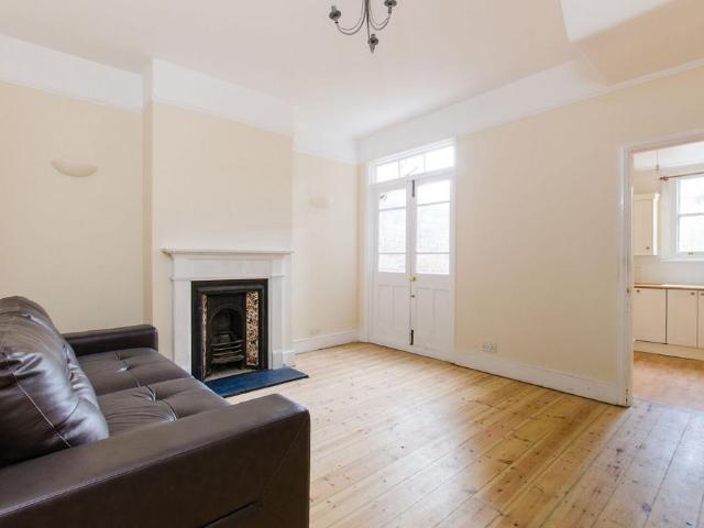Brudenell Road, Tooting, London, SW17 4 bed house to rent £4,200 pcm £969 pw