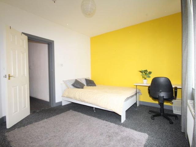 Brudenell Road, Hyde Park, LEEDS