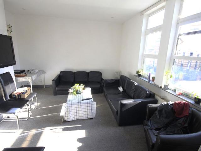 Brudenell Road, Hyde Park, Leeds LS6, 6 bed flat to rent, £2,737 pcm | PrimeLocation