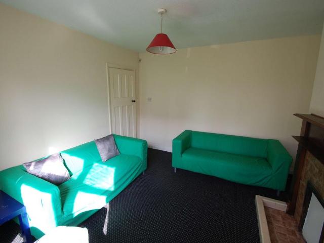 Brudenell Road, Hyde Park LS6 3 bed terraced house to rent £1,560 pcm £360 pw