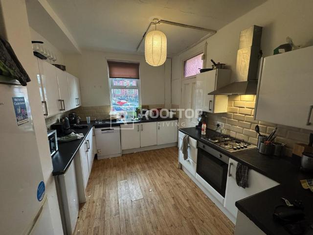 Brudenell Road, Leeds LS6 8 bed house to rent £4,680 pcm £1,080 pw