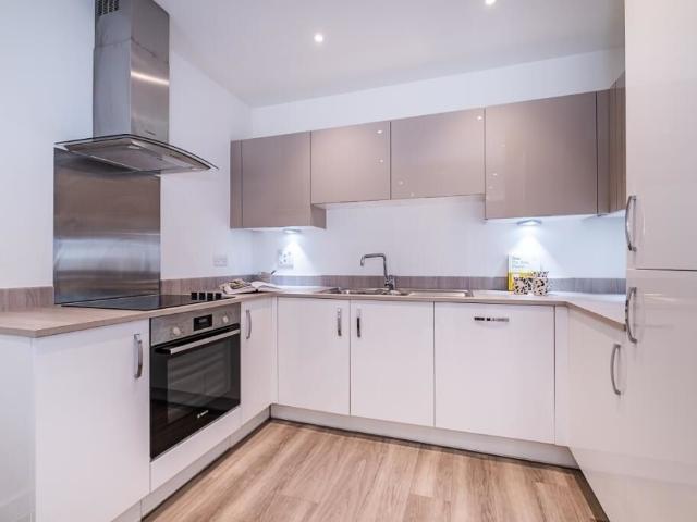 Brumwell Avenue, London SE18, 2 bed flat to rent, £2,350 pcm | PrimeLocation