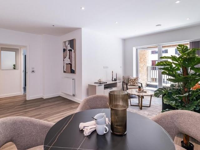 Brumwell Avenue, SE18 1 bed apartment to rent £1,900 pcm £438 pw