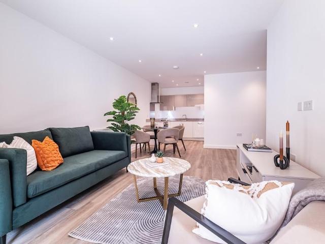 Brumwell Avenue Woolwich SE18 2 bed flat to rent £2,350 pcm £542 pw