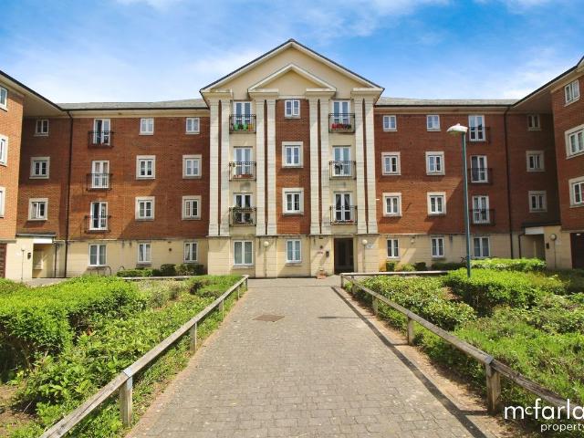 Brunel Crescent, Swindon SN2, 2 bed flat to rent, £1,100 pcm | PrimeLocation
