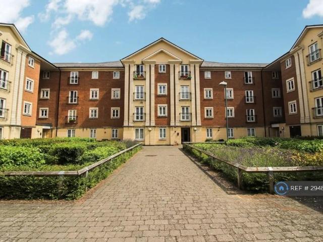 Brunel Crescent, Swindon, SN2 2 bed flat to rent £1,150 pcm £265 pw