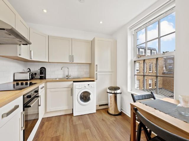 Brunel Lodge, SW11 1 bed flat to rent £2,250 pcm £519 pw