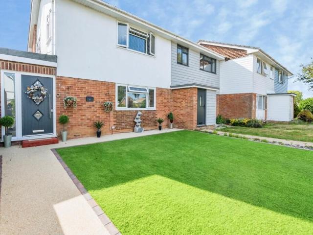 Brunswick Close, Bognor Regis PO22, 4 bed end terrace house to rent, £2,300 pcm | PrimeLocation