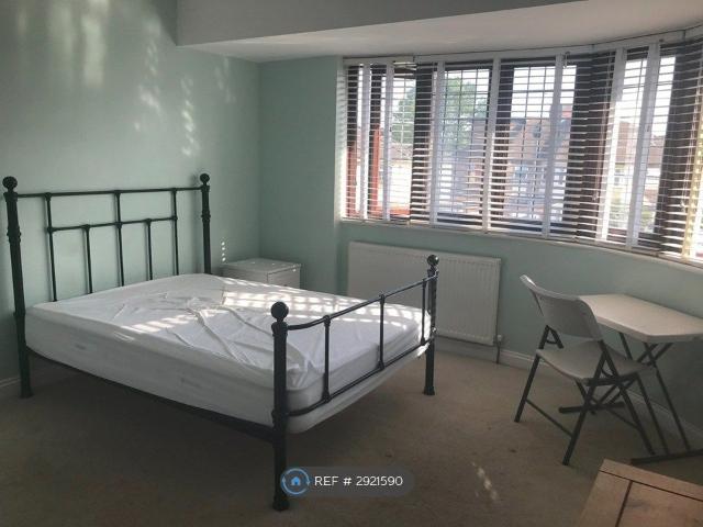 Brunswick Gardens, Ilford IG6, Room to rent, £680 pcm | PrimeLocation