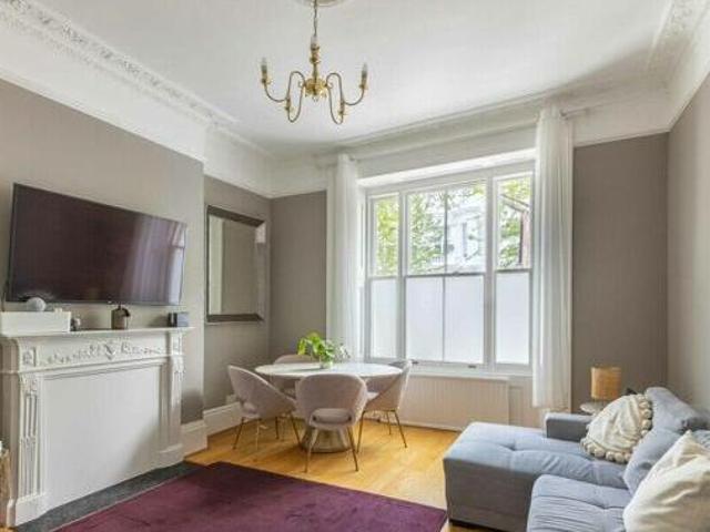 Brunswick Gardens, Kensington, 1 Bedroom Flat