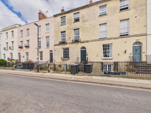 Brunswick Square, Gloucester, Gloucestershire GL1, 2 bed flat to rent, £1,100 pcm | PrimeLocation
