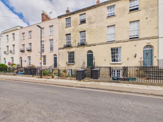 Brunswick Square, Gloucester, Gloucestershire, GL1, 2 bedroom, Apartment