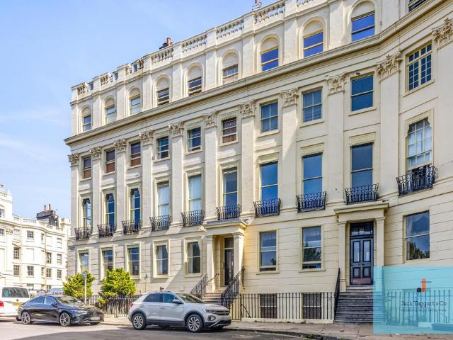 Brunswick Square, Hove 2 bed flat to rent £2,000 pcm £462 pw