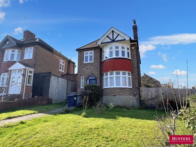 Brunswick Park Road, Brunswick Park. 3 bed maisonette to rent £2,000 pcm £462 pw