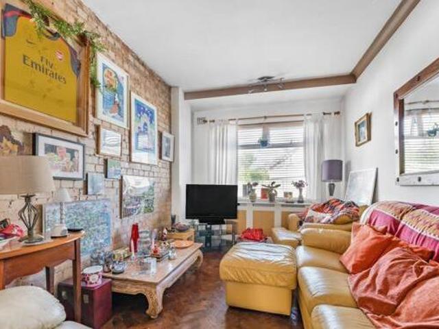 Brunswick Park Road, London, 2 Bedroom Maisonette