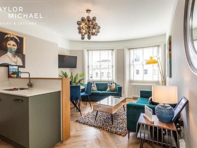 Brunswick Place, Hove 2 bed flat to rent £2,000 pcm £462 pw