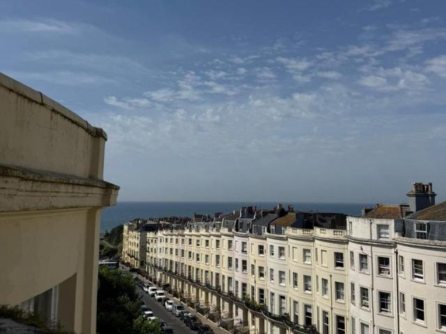 Brunswick Place, Hove, BN3 3 bed flat to rent £1,960 pcm £452 pw