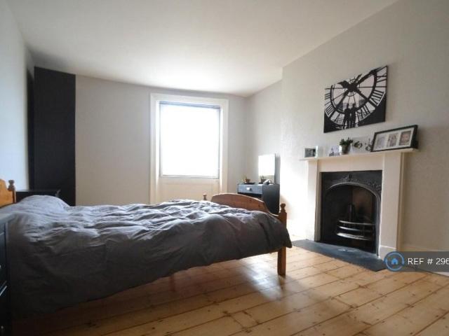 Brunswick Place, Hove, BN3 2 bed flat to rent £1,645 pcm £380 pw