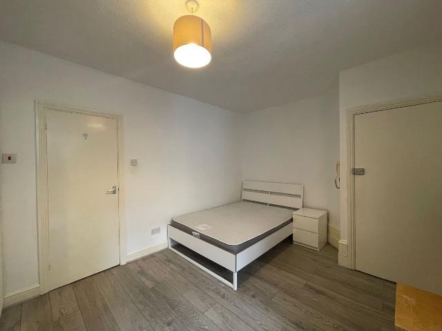 Brunswick Place, Hove BN3, Studio to rent, £1,000 pcm | PrimeLocation