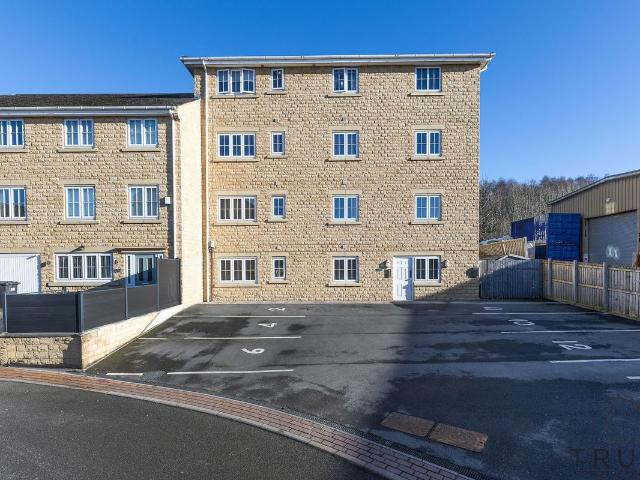 Brunswick Place, Heckmondwike WF16, 2 bed flat to rent, £795 pcm | PrimeLocation