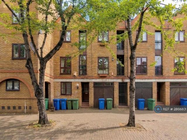 Brunswick Quay, London, SE16 4 bed terraced house to rent £3,700 pcm £854 pw