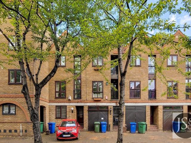 Brunswick Quay, London, SE16 7PY 4 bed house to rent £3,796 pcm £876 pw