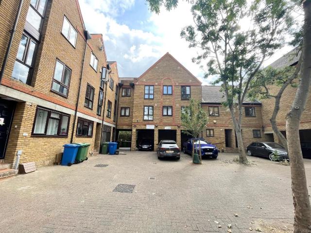 Brunswick Quay, London SE16, Studio to rent, £1,450 pcm | PrimeLocation