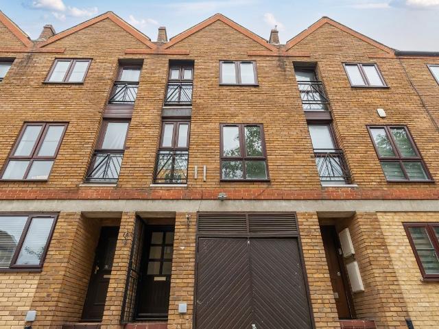 Brunswick Quay, Surrey Quays SE16, 4 bed terraced house to rent, £4,200 pcm | PrimeLocation