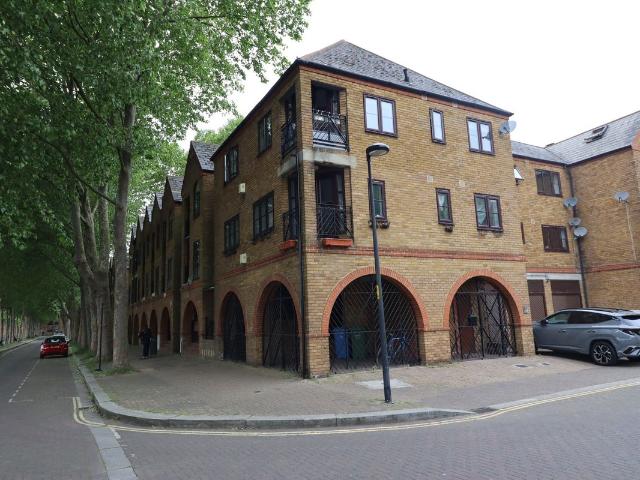 Brunswick Quay, Surrey Quays SE16, 1 bed flat to rent, £1,500 pcm | PrimeLocation