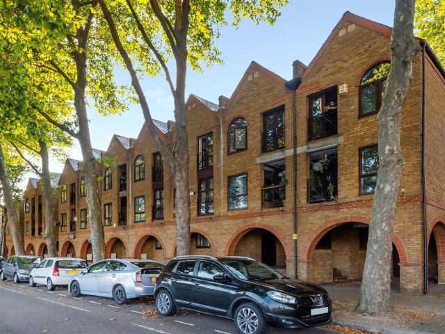 Brunswick Quay, Surrey Quays SE16, 2 bed flat to rent, £2,100 pcm | PrimeLocation