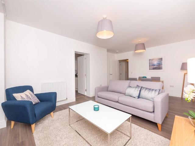 Brunswick Road, Edinburgh, EH7 2 bed flat to rent £1,850 pcm £427 pw