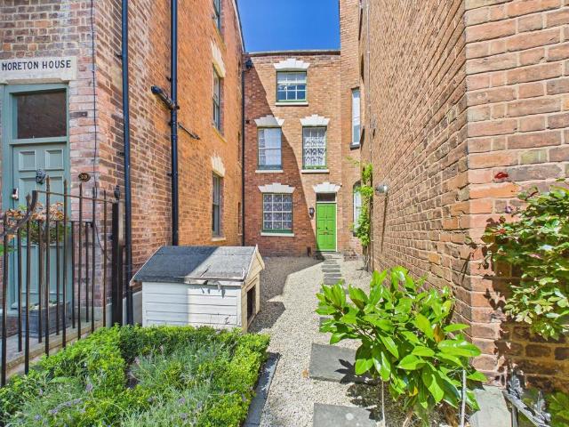 Brunswick Road, Gloucester GL1 5 bed terraced house to rent £3,425 pcm £790 pw