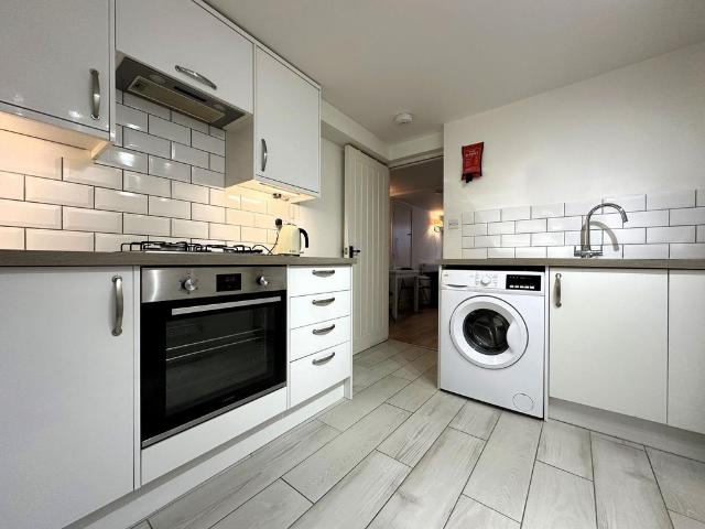 Brunswick Road, Gloucester GL1 2 bed flat to rent £1,370 pcm £316 pw