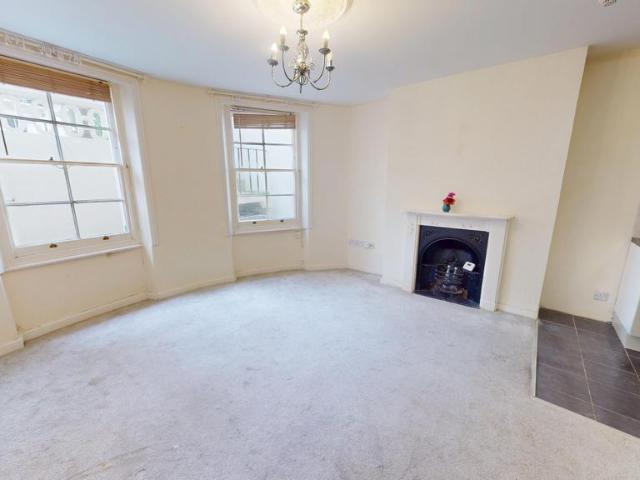 Brunswick Road, Hove, BN3 2 bed flat to rent £1,650 pcm £381 pw