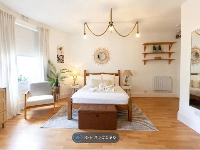 Brunswick Road, Hove BN3, Studio to rent, £1,200 pcm | PrimeLocation