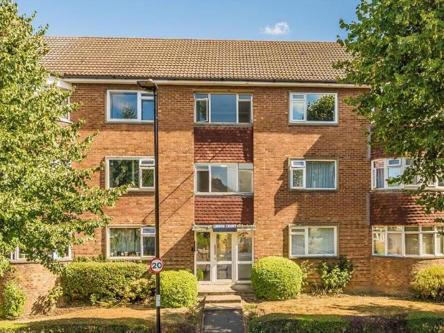 Brunswick Road, London W5 2 bed flat to rent £1,750 pcm £404 pw
