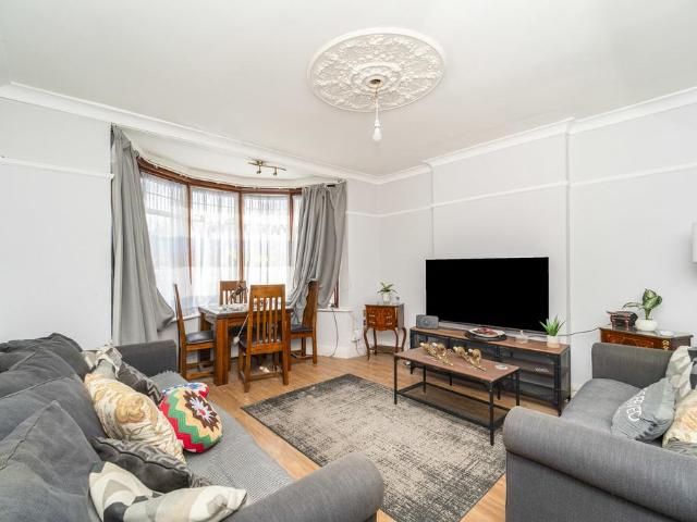 Brunswick Road, London, W5 5 bed semi detached house to rent £4,000 pcm £923 pw