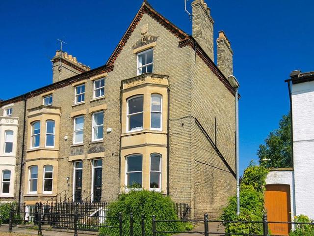 Brunswick Walk Cambridge 4 bed townhouse to rent £4,000 pcm £923 pw