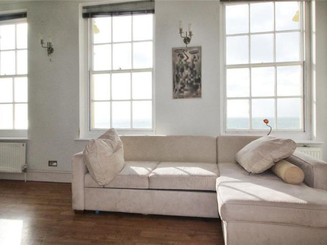 Brunswick Terrace, East Sussex BN3 2 bed flat to rent £1,800 pcm £415 pw