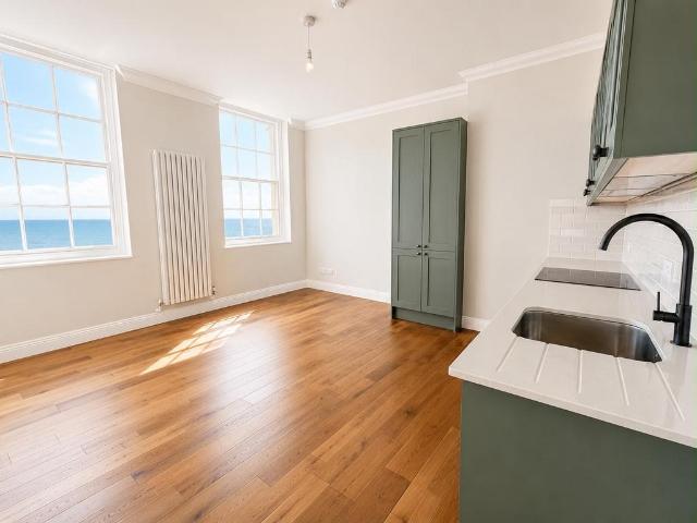 Brunswick Terrace, HOVE 2 bed flat to rent £1,850 pcm £427 pw