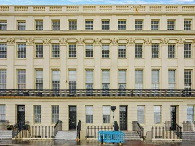 Brunswick Terrace, Hove, 2 Bedroom Flat
