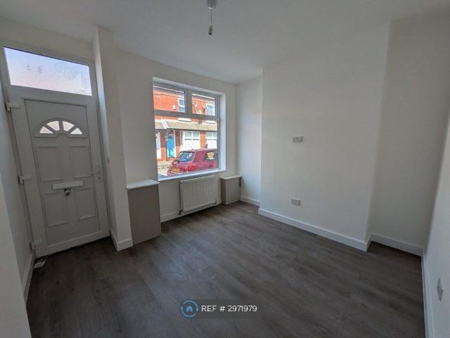 Brunt St, Manchester M14, 2 bed terraced house to rent, £1,350 pcm | PrimeLocation