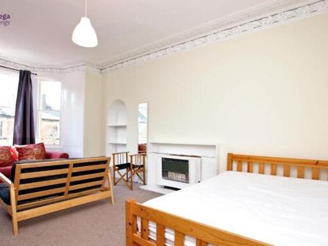 Bruntsfield Avenue, Bruntsfield, 3 Bedroom Apartment