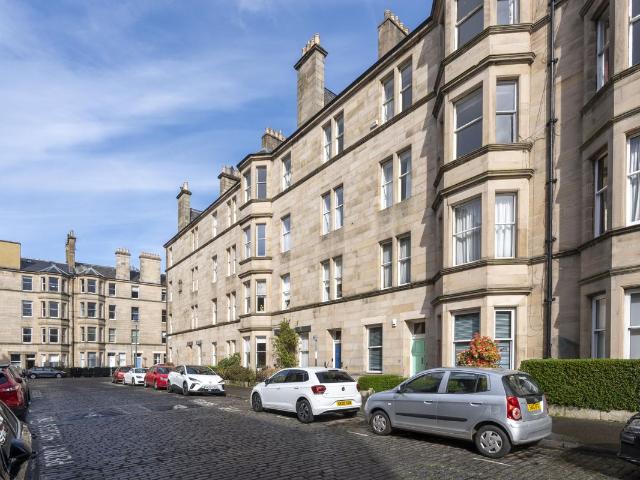 Bruntsfield Gardens, Edinburgh EH10, 4 bed flat to rent, £3,400 pcm | PrimeLocation