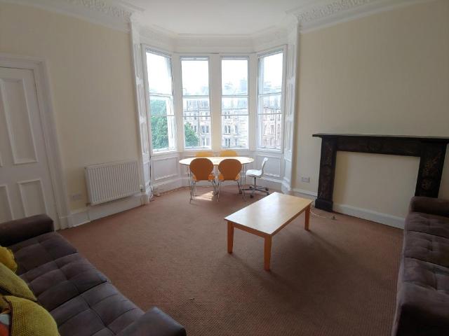 Bruntsfield Place, Edinburgh, EH10 5 bed flat to rent £3,695 pcm £853 pw