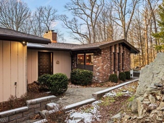 Brush Hill Rd, Kinnelon, Home For Sale