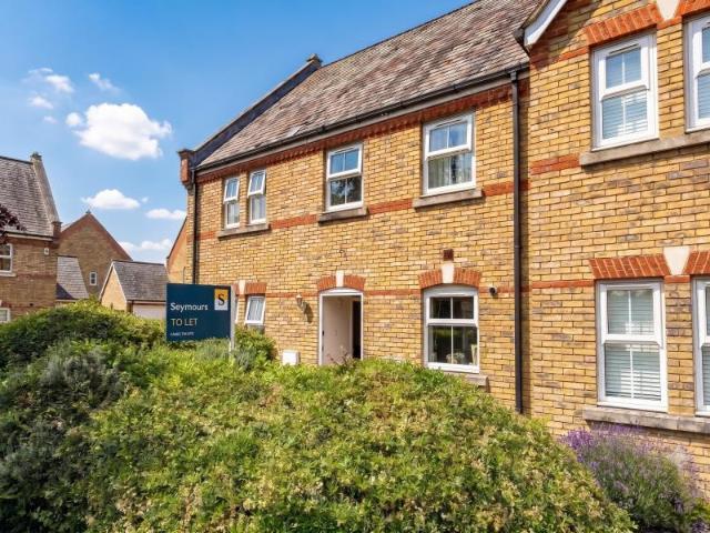 Brushfield Way, Woking GU21 2 bed end of terrace house to rent £1,550 pcm £358 pw