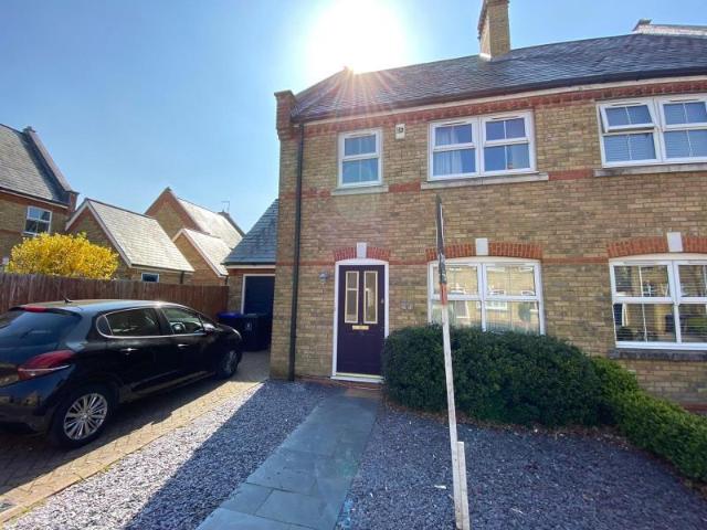 Brushfield Way, Woking GU21 3 bed semi detached house to rent £2,300 pcm £531 pw
