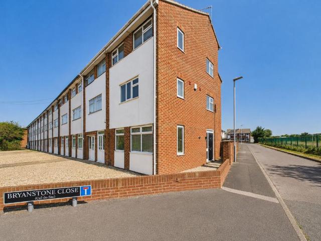 Bryanstone Close, Cheltenham GL51 4 bed house of multiple occupation to rent £1,875 pcm £433 pw