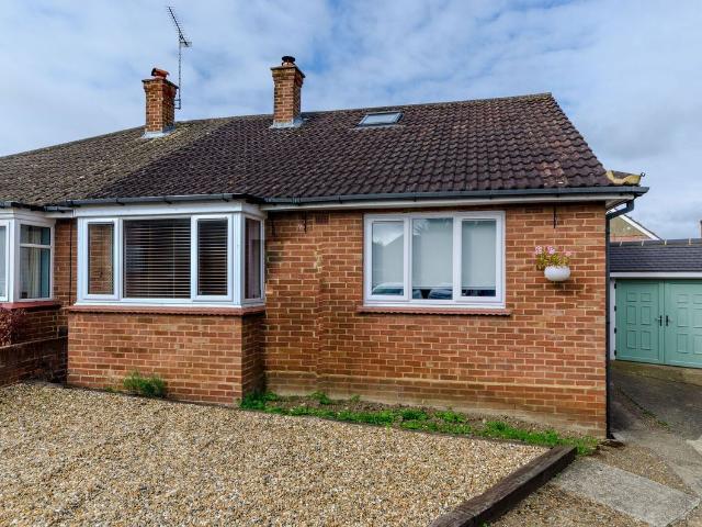 Bryanstone Close, Guildford GU2, Guildford, 3 bed bungalow to rent, £3,000 pcm | PrimeLocation